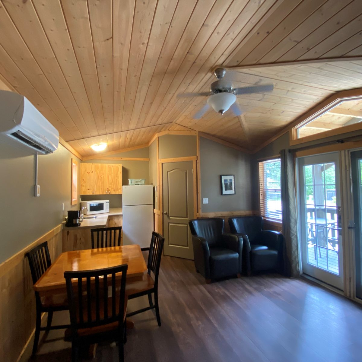 Halcyon Hot Springs - Hot Springs and Accommodations