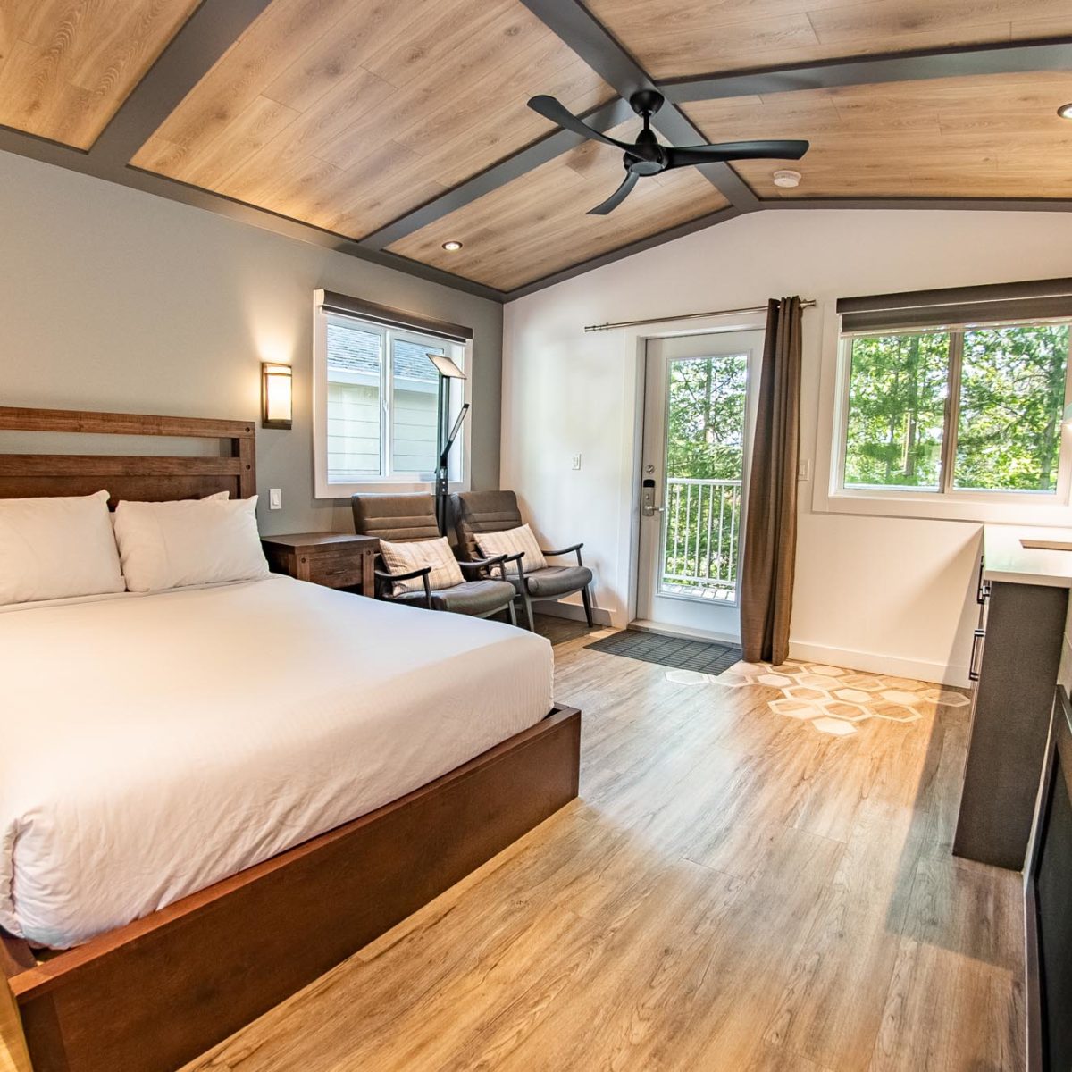 Halcyon Hot Springs - Hot Springs and Accommodations